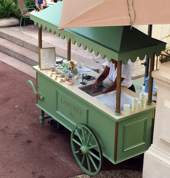 Un chariot en bois adapté à vos besoins professionnels
