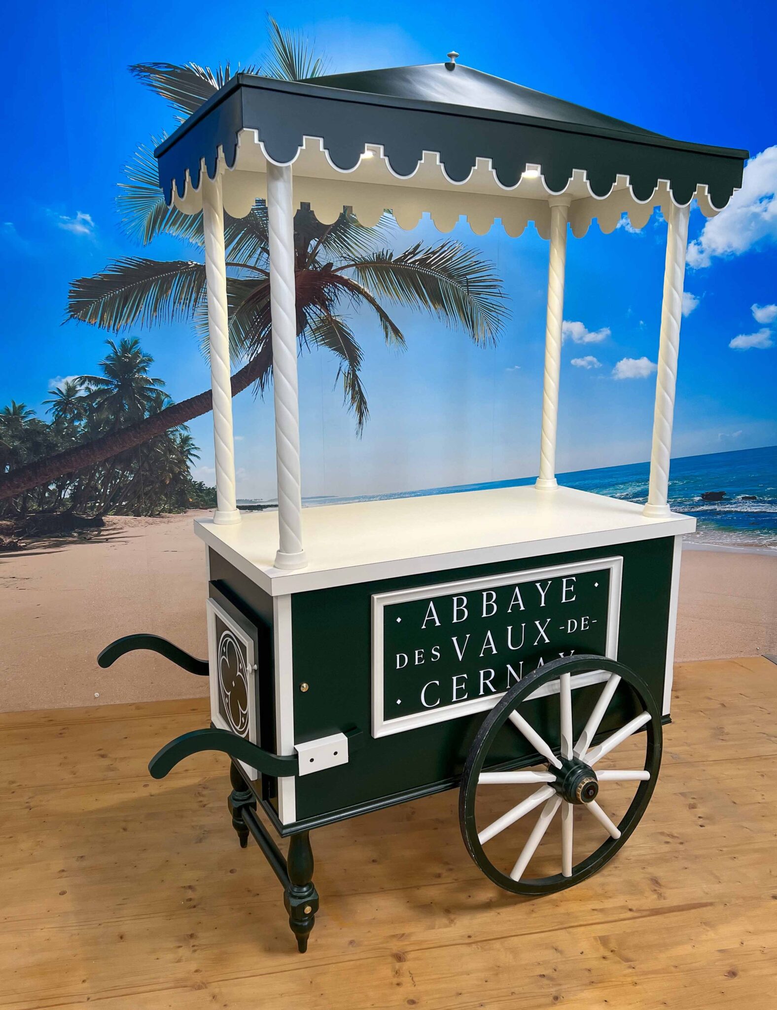 Chariots en bois sur mesure pour commerces & hôtels