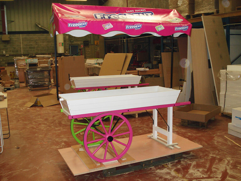 Chariots en bois sur mesure pour commerces & hôtels